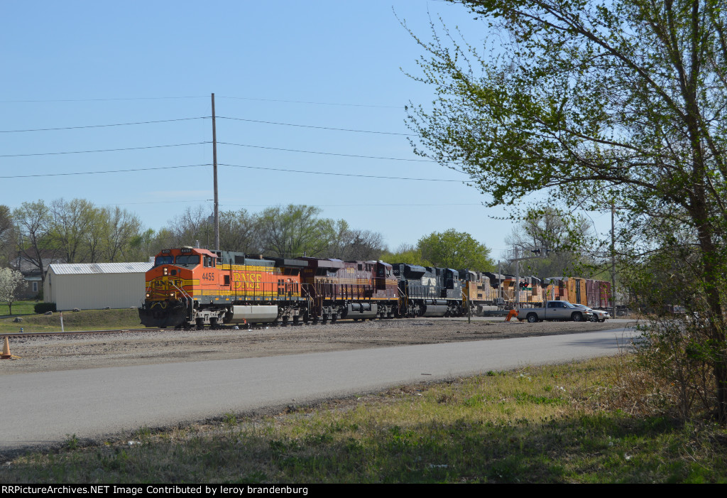 BNSF 4455 leading the MEMKCK